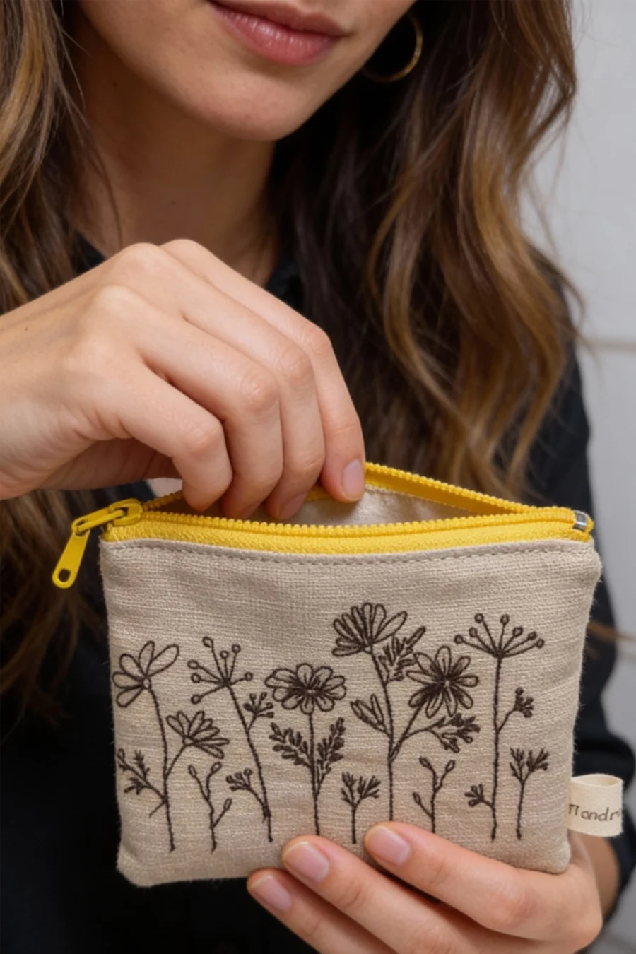 Small embroidered purse | Karmina